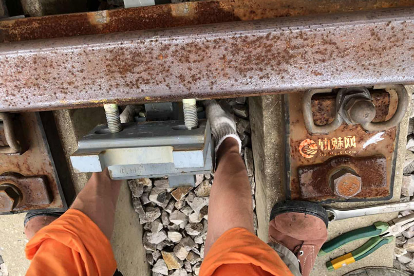 S700K提速道岔芯轨杆件拆、装作业方法 – 轨魅网